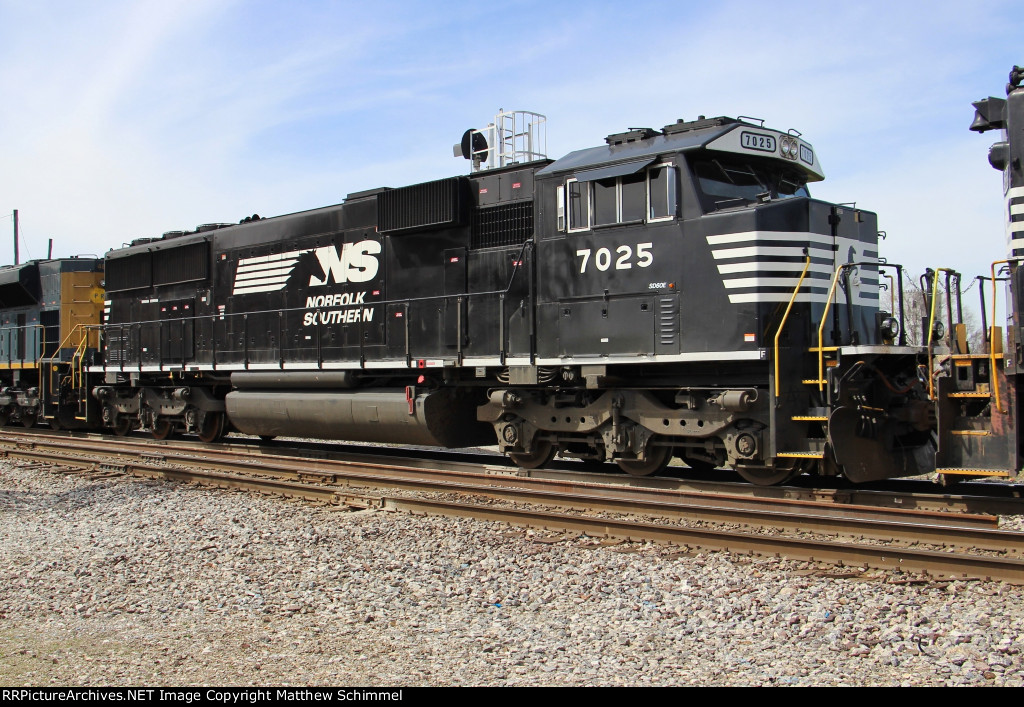 NS 7025